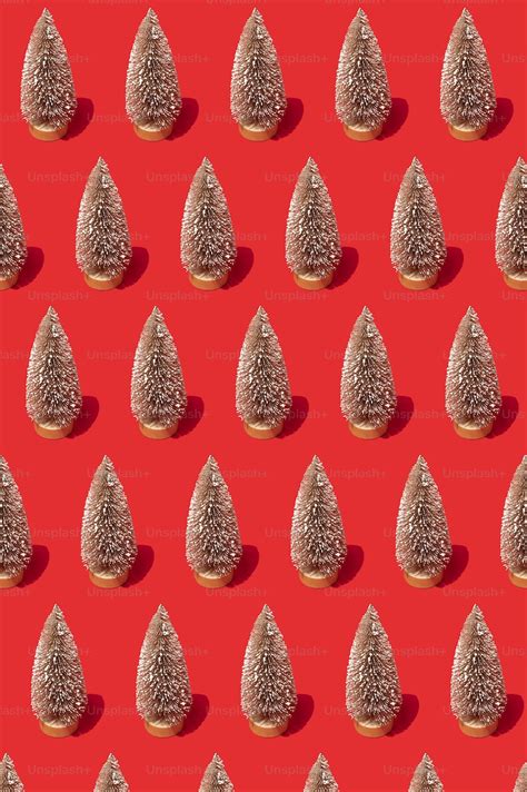 작은 나무 패턴이 있는 빨간색 배경 사진 Unsplash의 그리스도 이미지