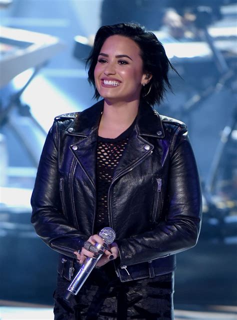Demi Lovato Performs On American Idol Hawtcelebs