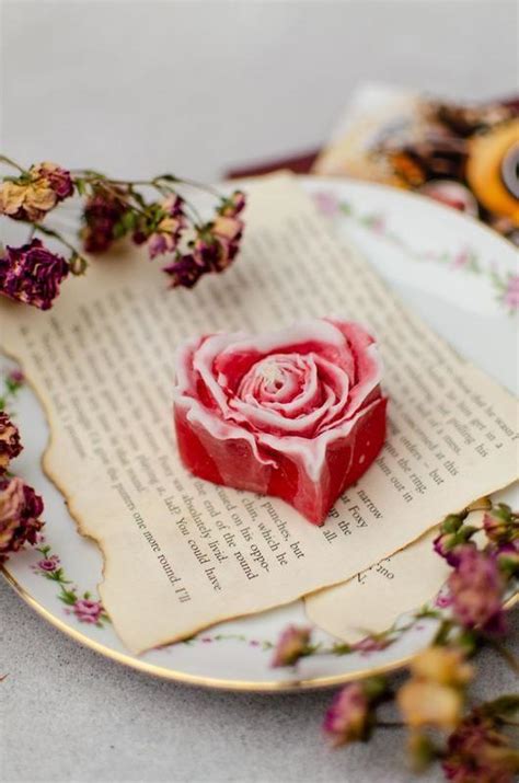 Свеча в форме розы роза сердце в форме сердца — цена 120 грн в каталоге Свечи Купить товары