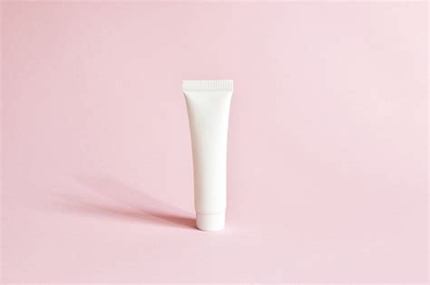 백색 화장품 튜브 크림 로션 치약 영양 또는 보습 마스크를 분홍색 배경에 빈 플라스틱 용기 친환경 유기농 화장품 개념 공간을 복사합니다 화장품에 대한 스톡 사진 및 기타