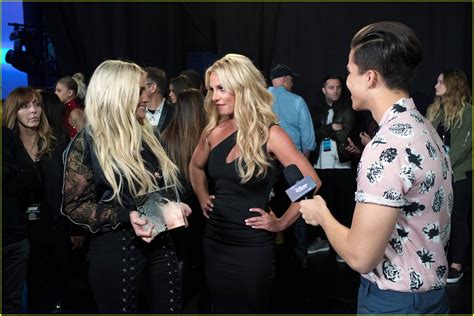 Britney Spears Receives First Icon Award At Radio Disney Music Awards