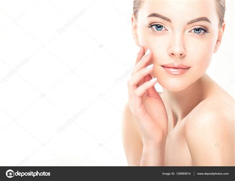 Красивая девушка стоковое фото ©sofia Zhuravets 138965814