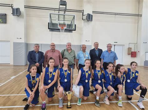 Футболистите от ОУВасил Левски първи в страната баскетболистките от ОУН Икономов №2