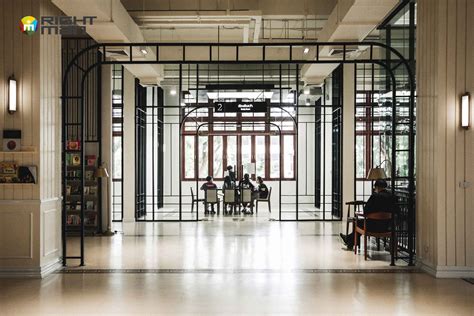 Bangkok City Library ส่งต่อความรู้จากอดีตสู่ปัจจุบัน ภายในห้องสมุดศูนย์รวมวัฒนธรรม การเมือง