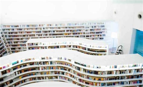 Enabling An Open And Collaborative Course Environment With Gitlab And