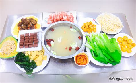清汤火锅的做法（厨师长分享家庭版清汤火锅烹饪教程，详解如何熬清汤，太实用了） 说明书网