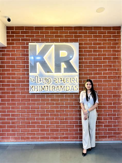 Deepali Singh Chauhan On Linkedin Salesintern Khimjiramdas Professionalgrowth Mentorship