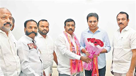 టీఆర్‌ఎస్‌లో చేరిన కాంగ్రెస్‌ నేత Namasthe Telangana