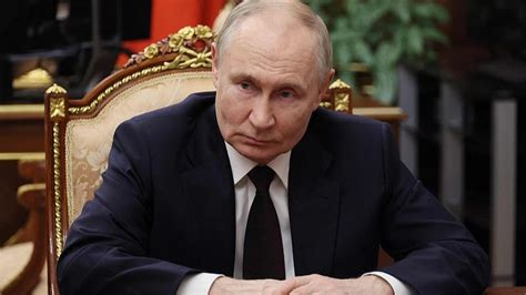 ရုရှားသမ္မတ ဗလာဒီမာပူတင်က နိုင်ငံမဲ့တွေကို စာချုပ်အခြေခံပြီး စစ်မှုထမ