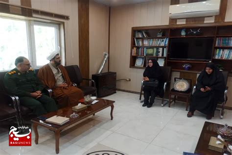 دیدار دانش آموزان و کادر آموزشی مدرسه راهیان کوثر با فرمانده سپاه ملایر