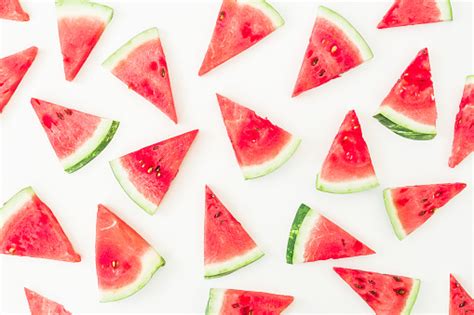 흰색 바탕에 썰어 붉은 수 박의 패턴입니다 평면 위치 최고 보기 수박에 대한 스톡 사진 및 기타 이미지 수박 0명 개념 Istock