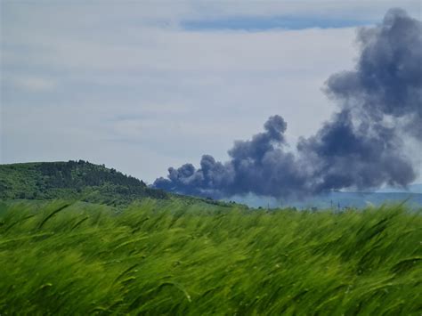 Черни облаци се стелят над Девня пламна депо за стари гуми и найлони СНИМКИ Информационна