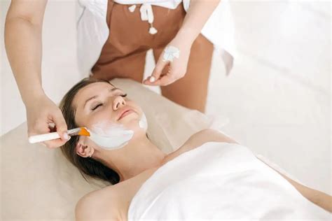 How Do Exfoliating Facials Help With Acne And Rosacea — The Face Space