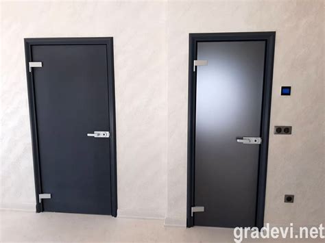 Стъклени врати с алуминиева каса