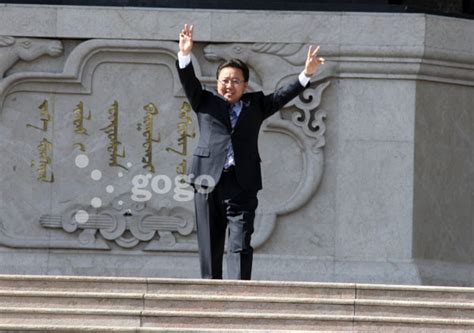 Цахиагийн Элбэгдорж Сүхбаатарын талбайд гарч ирлээ