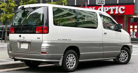 მინივენი Nissan Nissan Elgrand 2001 200 Gel