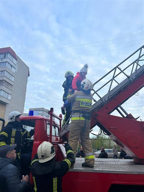 Олена Зеленська On Twitter Умань… Прицільним ракетним обстрілом росіяни знищили частину