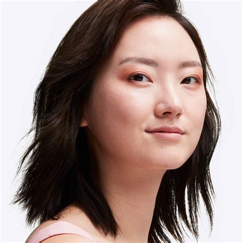Base Mac Studio Radiance Face And Body N1