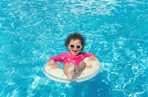 Imagens De Menina Na Piscina Baixe Imagens Gratuitas Na Unsplash