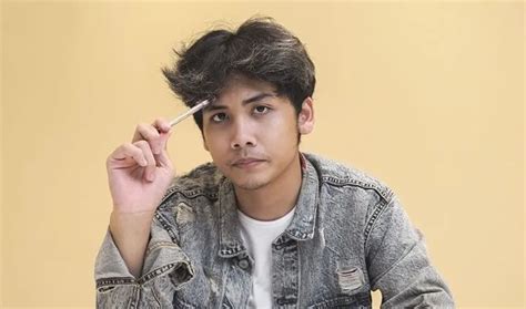 Profil Dan Biodata Bintang Emon Komika Yang Hobi Pinggir Jurang Dan Sempat Dituduh Narkoba