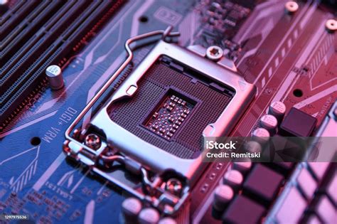 마더보드의 컴퓨터 센트럴 프로세서 소켓 및 전자 부품 Cpu Gpu 메모리 및 비디오 카드 닫기용 다양한 소켓 Cpu에 대한