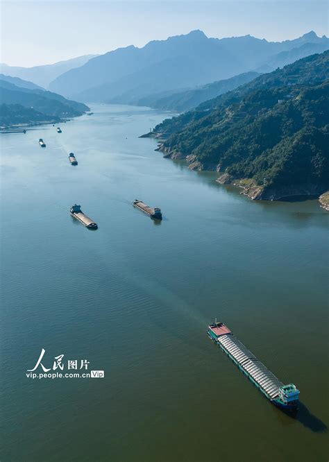 湖北宜昌三峡船闸单月货运量首次突破1500万吨5 图片频道 人民网