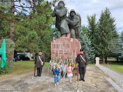 На Войнишкия паметник в Търговище бяха отбелязани 137 години от Съединението на България Утро
