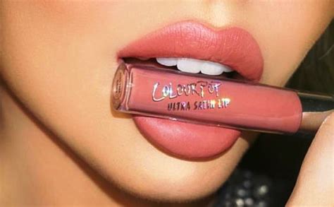 What Color Lipstick Looks Good On Thin Lips