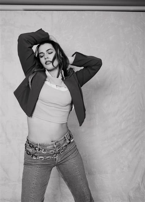 Marie Mix Curvy Model Seeds