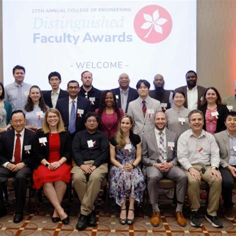 Tunnel Junction Enabled Monolithically Integrated Gan Micro Light Emitting Transistor