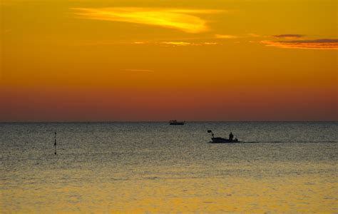 배경 화면 햇빛 일몰 바다 육지 하늘 바닷가 해돋이 고요한 저녁 아침 태양 수평선 황혼 어업 어부