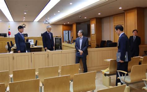 법원행정처 법정보안 강화형사법정 차단막 설치 방청석 1열 비운다