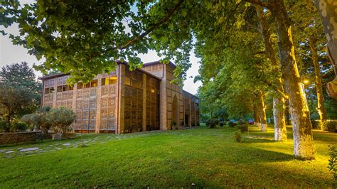 ილიას სახელმწიფო უნივერსიტეტი • Ilia State University