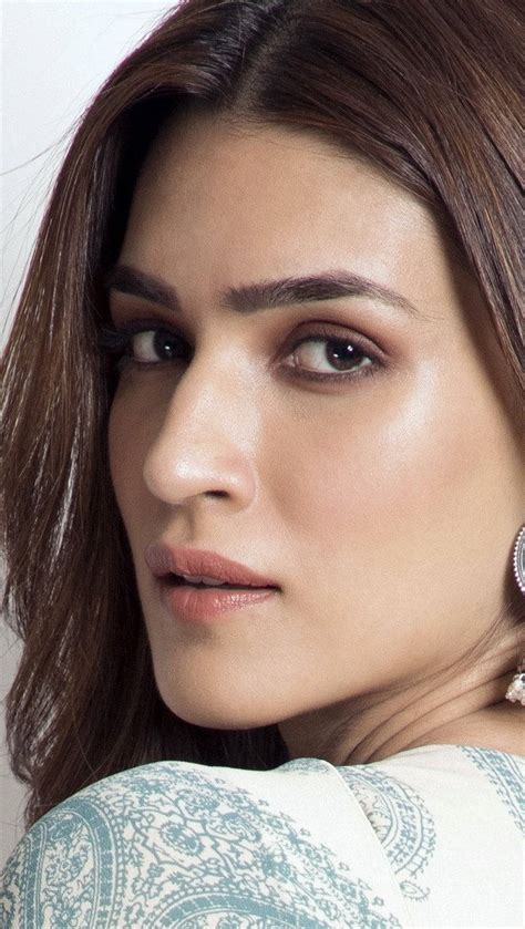 Download Kriti Sanon Serious Hd Wallpaper