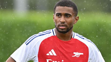 Arsenal Transfer News Leicester Interested In Reiss Nelson Bbc Sport