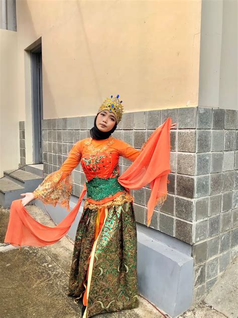 Jaipong Baju Tari Desain Karakter Wanita Selendang