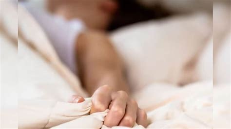 உடலுறவின்போது உயிரிழந்த 67 வயது தொழிலதிபர் கணவரின் உதவியுடன் உடலை