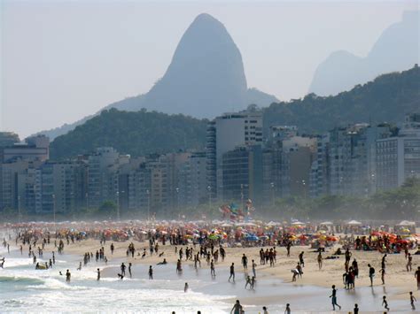 Praia De Copacabana A Praia De Copacabana Localiza Se No B Flickr
