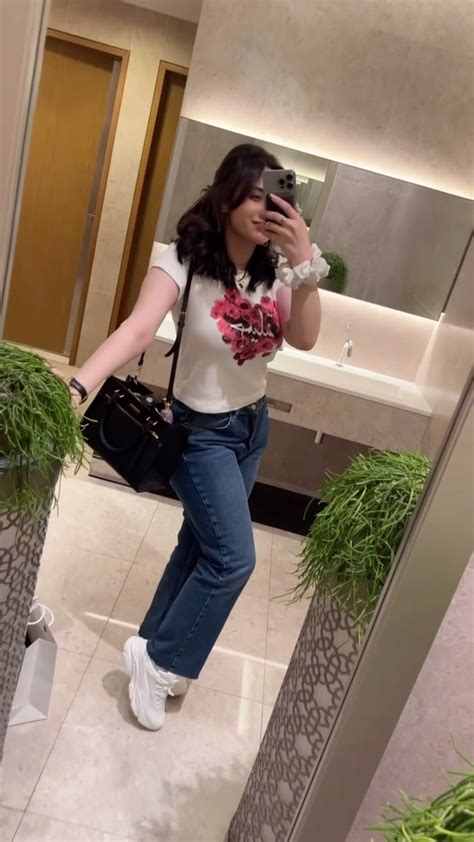 ‎lenaa Khaled لينا خالد‎ ‎لن يفهموك ، فأنت تتحدث عن امر قطعت فيه