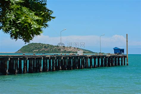 泰国海上的渔船桥 渔桥海洋建筑旅行蓝色海滩历史性钓鱼旅游支撑渔夫高清图片下载 正版图片322048596 摄图网