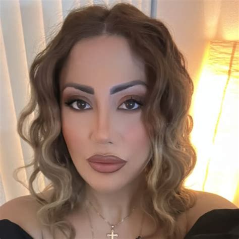 A Makeup Mua Arp • Threads Say More