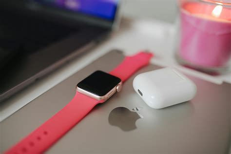 가젯 기기 기술 기술 액세서리 나무 표면 노트북 데스크탑 설정 디지털 디지털 유목민 모바일 무선 마우스 무선