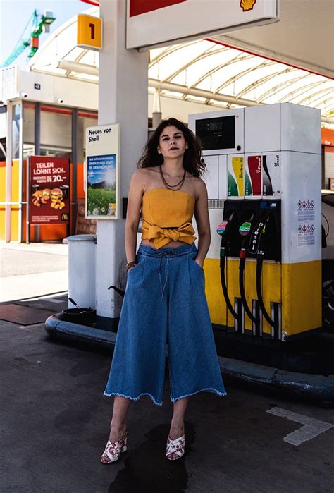 Strapless Dress Outfits 23 Ideas How To Wear Strapless Tops