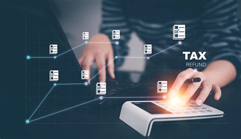 세금 납부 최적화 비즈니스 금융의 개념 기술 화면에 계산기 및 세금 아이콘을 사용하는 사람 소득세 및 재산 비즈니스 배경 Vat와 같은 개인 및 기업 개념에 대한 스톡 사진