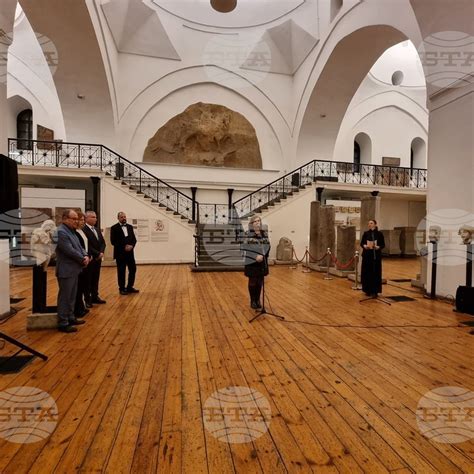 Кметът Йорданка Фандъкова председателят на БАН и заместник министрите на културата и туризма