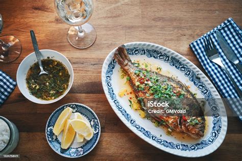 모조 아일르노 푸에르토리코 소스를 곁들인 바다 광선 구이 튀기기에 대한 스톡 사진 및 기타 이미지 튀기기 푸에르토리코 0