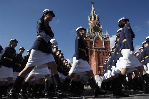 Разказват жени от руската армия Нашите мъже ни продават изнасилват и убиват Площад Славейков