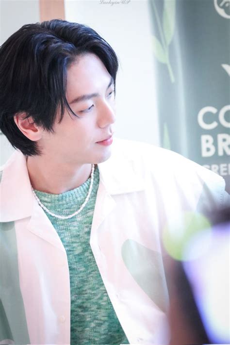 Ghim của Y I N G trên