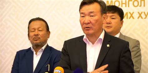 С Ганбаатар Үндсэн хуулийн 6 2 заалтаар санал асуулга явуулах ёстой