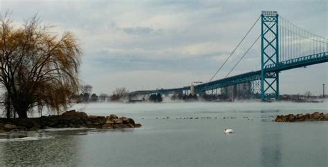 Ambassador Bridge Reduces Commuter Tolls Cbc News